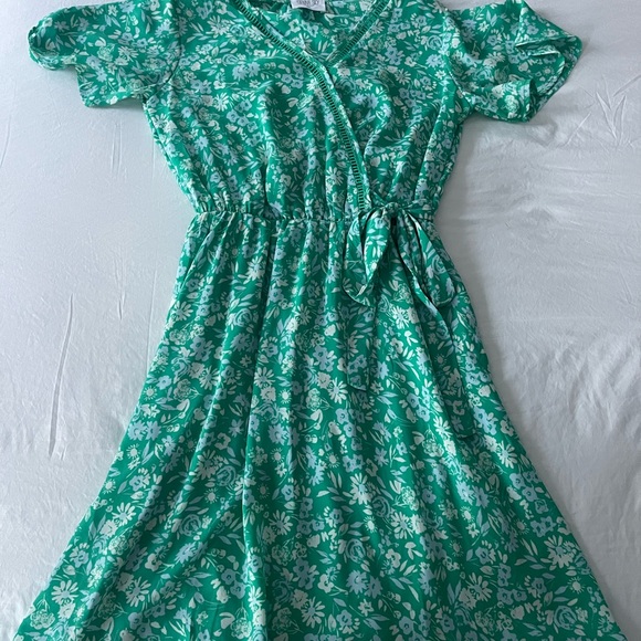 Sienna Sky | Dresses | Sienna Sky Green Floral Midi Dress | Poshmark